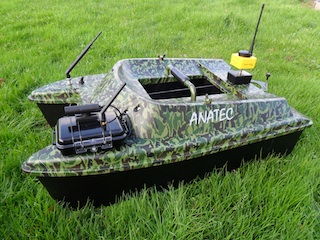 WTF with these R/C little "bait boats" in UK for carp fishing??? | Boat ...